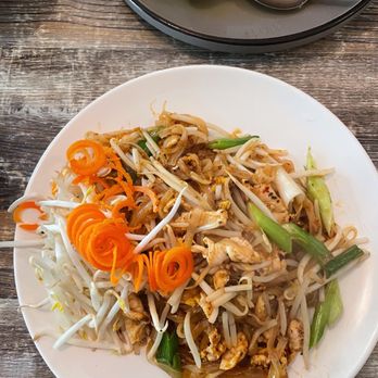 CHEF G ON 4TH THAI STREET FOOD - Updated July 2024 - 939 Photos & 393 ...