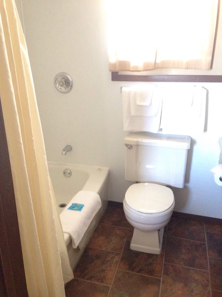 HARBOURSIDE MOTEL - Updated December 2025 - 24 Carlton St, Tobermory ...