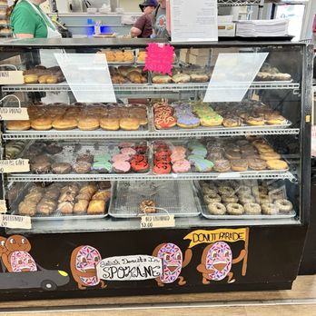 DONUT PARADE - Updated September 2025 - 136 Photos & 207 Reviews - 2152 ...