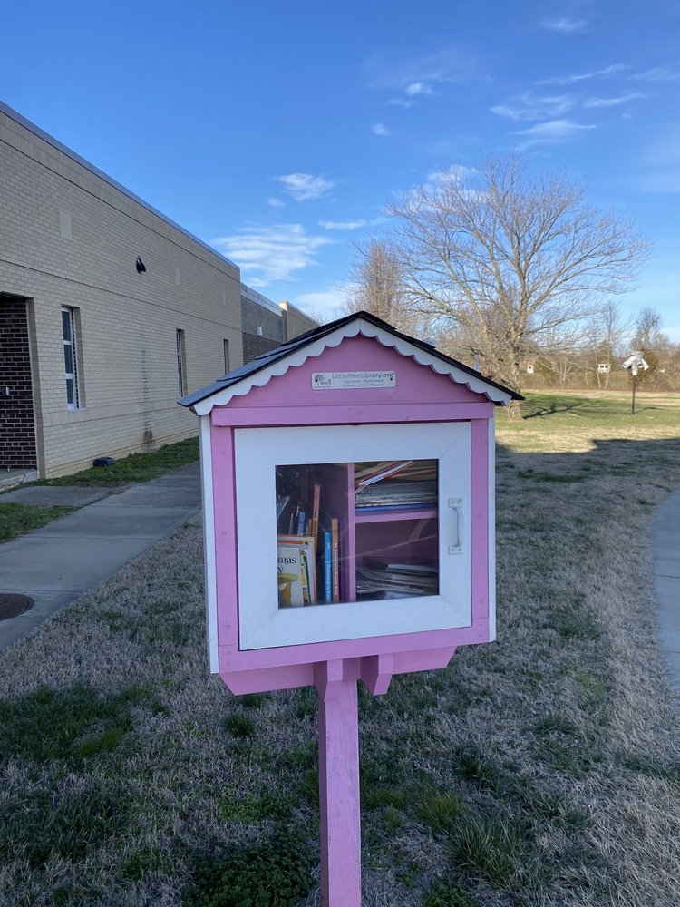 LITTLE PINK LIBRARY - 9234 KY-44, Mount Washington, Kentucky ...