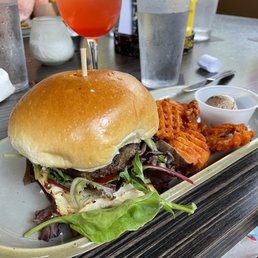 THREE BIRDS TAVERN - Updated December 2025 - 459 Photos & 578 Reviews ...