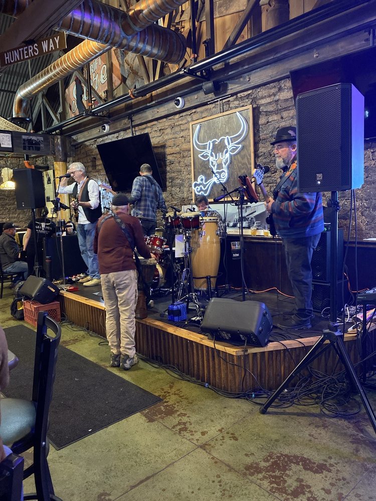 BULLPEN GRILL AND WATERING HOLE - Updated June 2025 - 11 Reviews - 564 ...