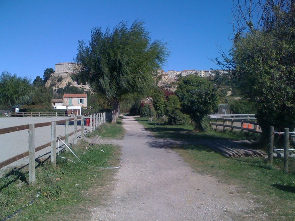 CENTRE EQUESTRE DE LAURIS Horseback Riding Avenue Gare Lauris centre-equestre-de-lauris-horseback-riding-avenue-gare-lauris