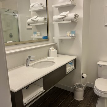 HAMPTON INN SANTA BARBARA/GOLETA - 179 Photos & 184 Reviews - 5665 ...