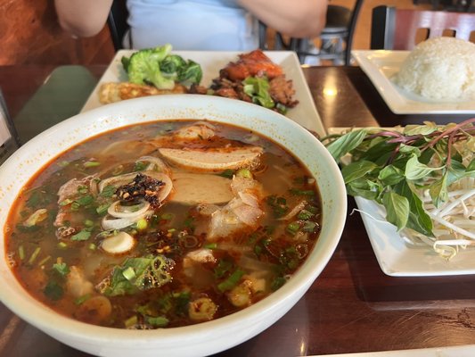 PHO 16 - Updated September 2024 - 307 Photos & 270 Reviews - 2905 N ...