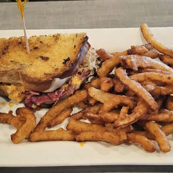 GEEZ GRILL & PUB - Updated November 2024 - 65 Photos & 91 Reviews ...