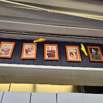 BERWYN CHICKEN - Updated December 2025 - 78 Photos & 69 Reviews - 7021 ...