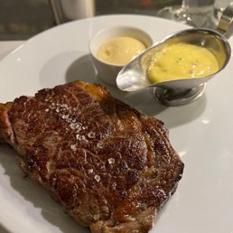 MONARQUE - 580 Photos & 154 Reviews - 406 Rue Saint-Jacques, Montréal ...