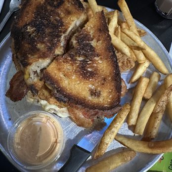 LOUIE’S KITCHEN AND BAR - Updated July 2025 - 67 Photos & 100 Reviews ...