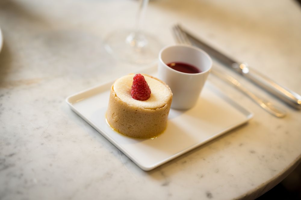 LE MATIGNON - 84 Photos & 79 Reviews - 3 avenue Matignon, Paris, France ...