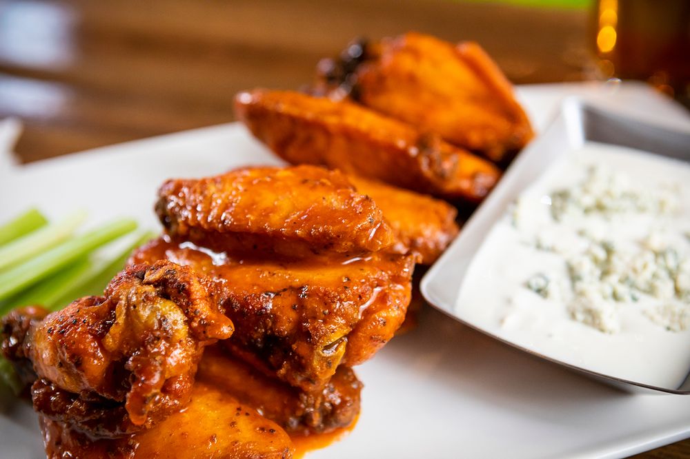 PENALTY BOX SPORTSBOOK AND BAR AT HOLLYWOOD CASINO AURORA - Updated ...