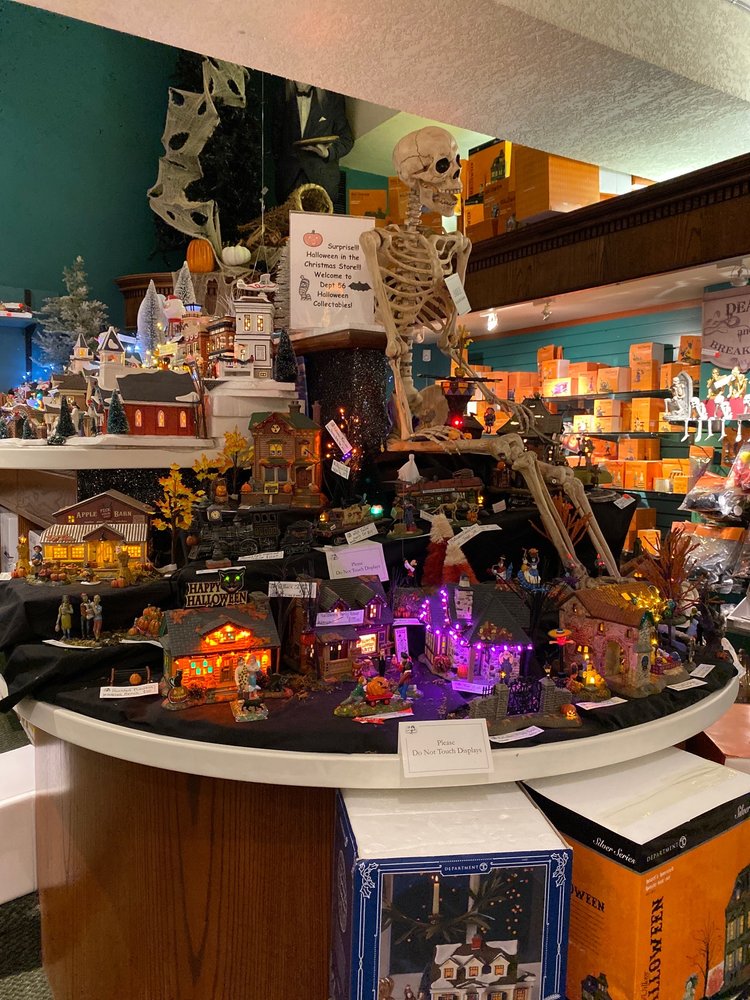 THE SPIRIT OF CHRISTMAS - 12 Photos & 14 Reviews - 133 Banff Ave, Banff ...