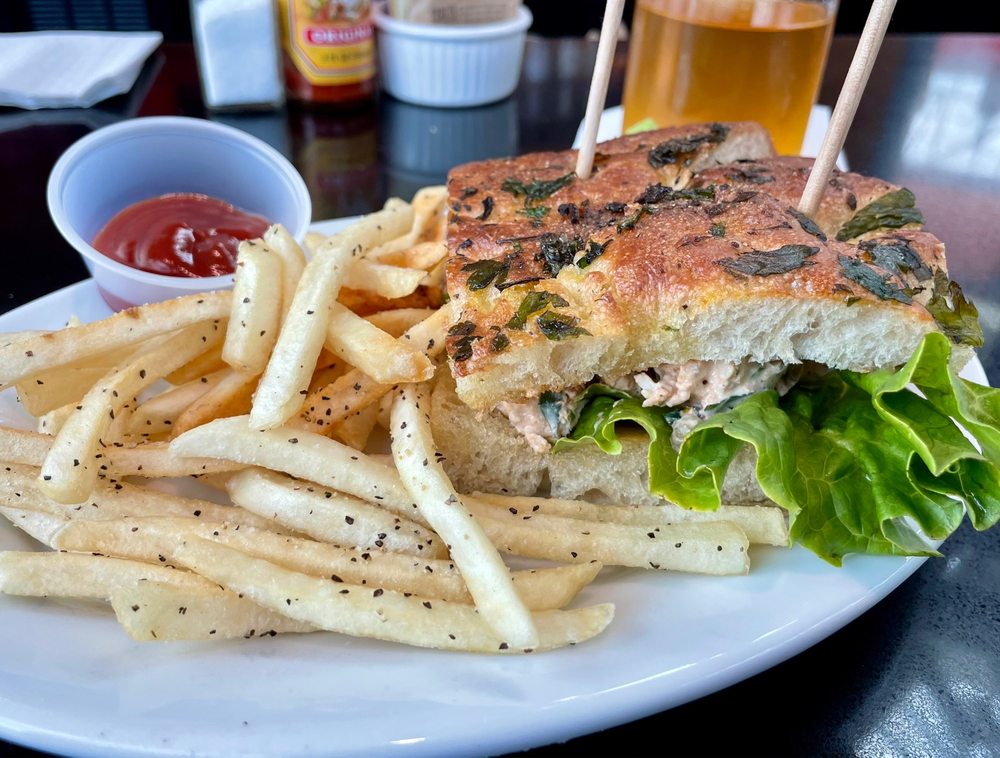 THE COUNTRY CAT - Updated January 2025 - 370 Photos & 418 Reviews ...