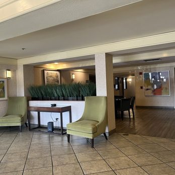 MAPLE TREE INN - Updated December 2025 - 182 Photos & 207 Reviews - 711 ...