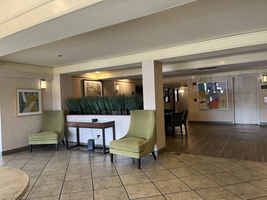 MAPLE TREE INN - Updated December 2025 - 182 Photos & 207 Reviews - 711 ...