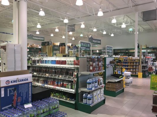 BMR - BROMONT - 10 Photos - 21 Rue des Carrières, Bromont, Quebec ...