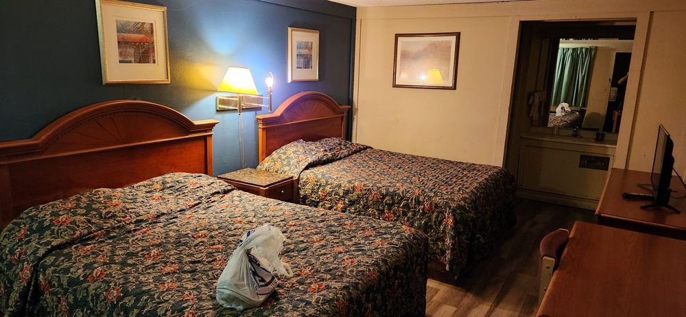 KNIGHTS INN RACINE - Updated July 2025 - 39 Photos & 19 Reviews - 1149 ...