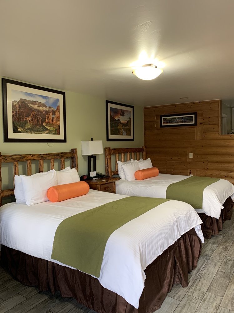 PIONEER LODGE - Updated October 2025 - 182 Photos & 191 Reviews - 838 ...