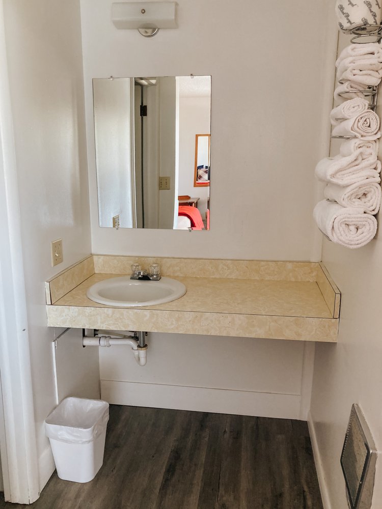 REDWOOD MOTEL - Updated July 2025 - 40 Photos & 15 Reviews - 50 C Ave ...