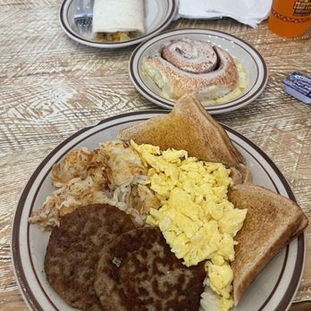 FRONTIER - 1642 Photos & 2378 Reviews - 2400 Central Ave SE ...