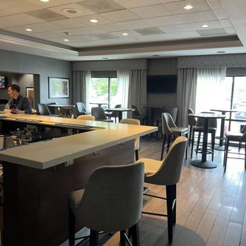 HAMPTON INN BOSTON-LOGAN AIRPORT - Updated July 2025 - 128 Photos & 165 ...