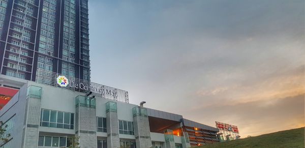 DE CENTRUM MALL - Updated August 2025 - Jalan Ikram-Uniten, Kajang ...