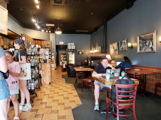 BARRIQUES - Updated November 2025 - 46 Photos & 77 Reviews - 8410 Old ...