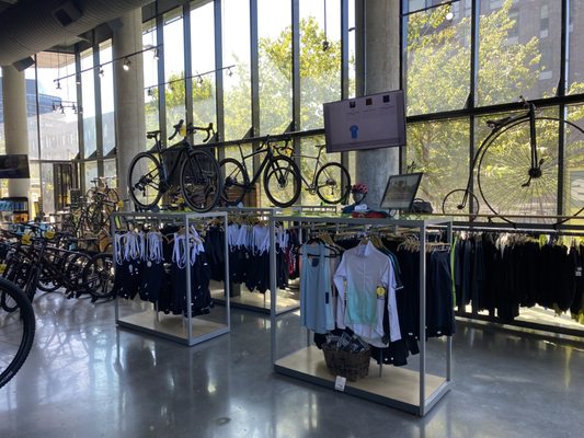 GEARS BIKE SHOP - Updated May 2026 - 17 Photos & 16 Reviews - 599 King ...