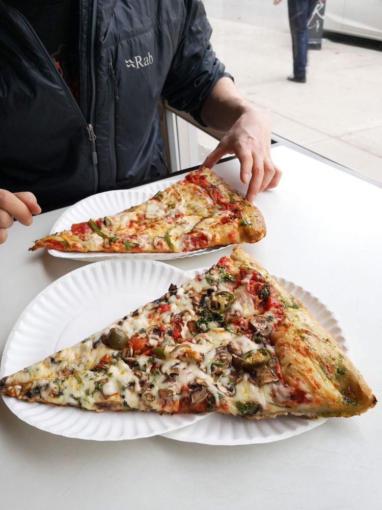 KING SLICE - Updated April 2024 - 52 Photos & 117 Reviews - 1598 Bloor ...
