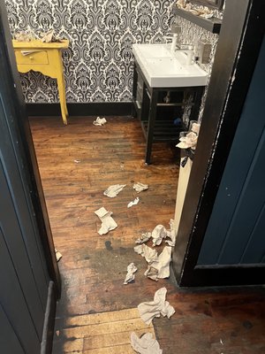 THE WRECK ROOM - Updated October 2025 - 90 Photos & 272 Reviews - 1390 ...