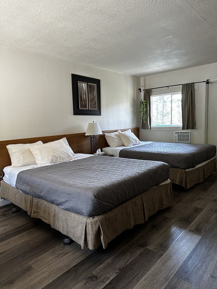 APPLE TREE INN - Updated December 2025 - 4999 Bc 93, Radium Hot Springs ...