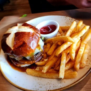 PIKE AND PINT GRILL - Updated November 2025 - 147 Photos & 155 Reviews ...