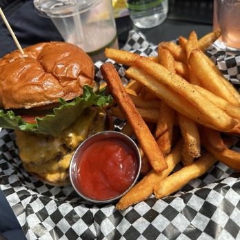 BRUNSON’S PUB - Updated October 2025 - 321 Photos & 412 Reviews - 956 ...