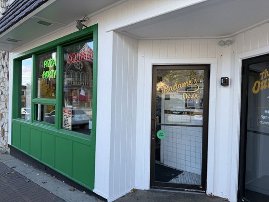 BADAMOS PIZZA - Updated December 2025 - 41 Photos & 33 Reviews - 1509 ...