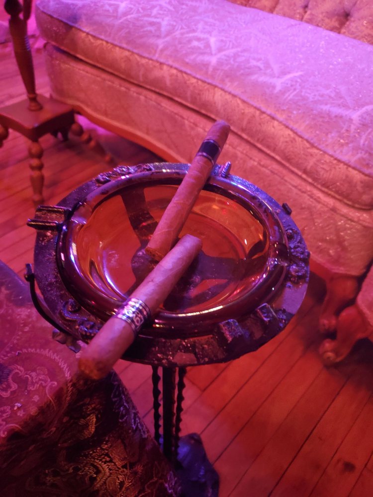 SHAKERS CIGAR BAR - 142 Photos & 206 Reviews - 422 S 2nd St, Milwaukee ...