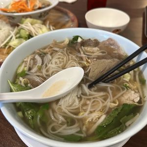 PHO 777 - 373 Photos & 578 Reviews - 1065 W Argyle St, Chicago ...