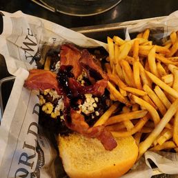 THE COMMITTED PIG - Updated July 2025 - 997 Photos & 1291 Reviews - 28 ...