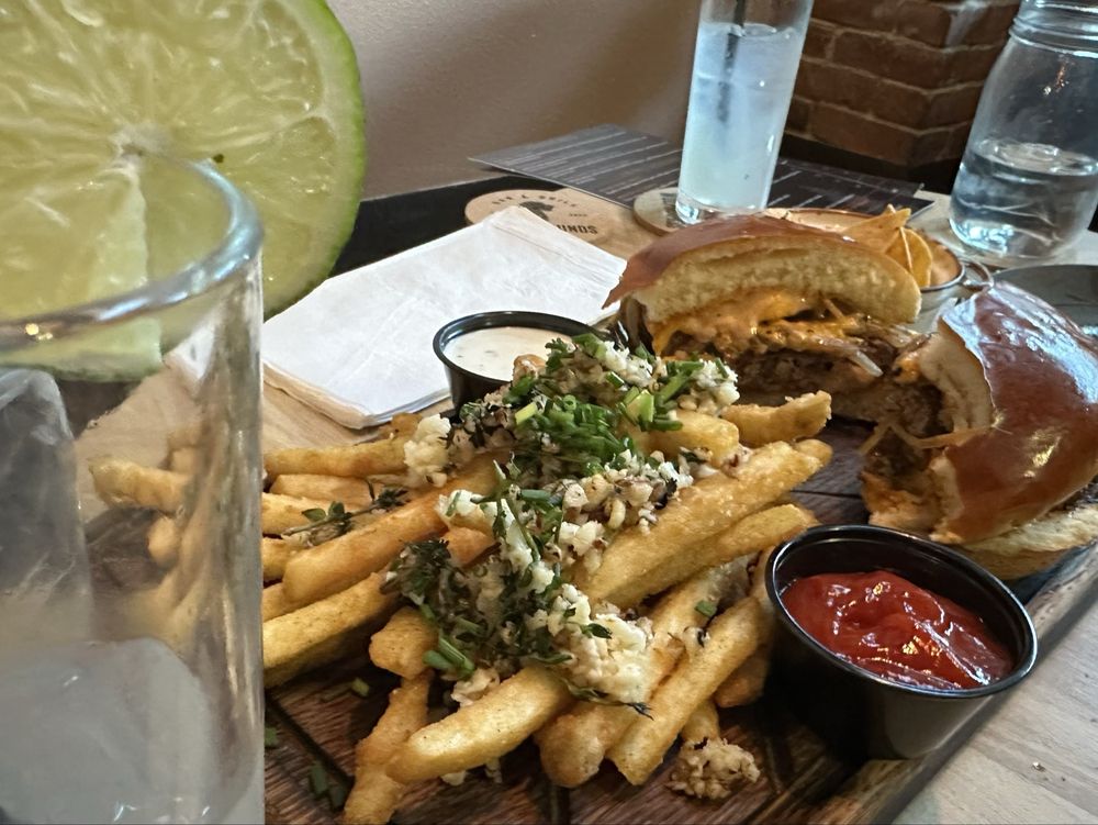 WOLFHOUNDS BAR & GRILL - Updated March 2025 - 466 Ct St NE, Salem ...