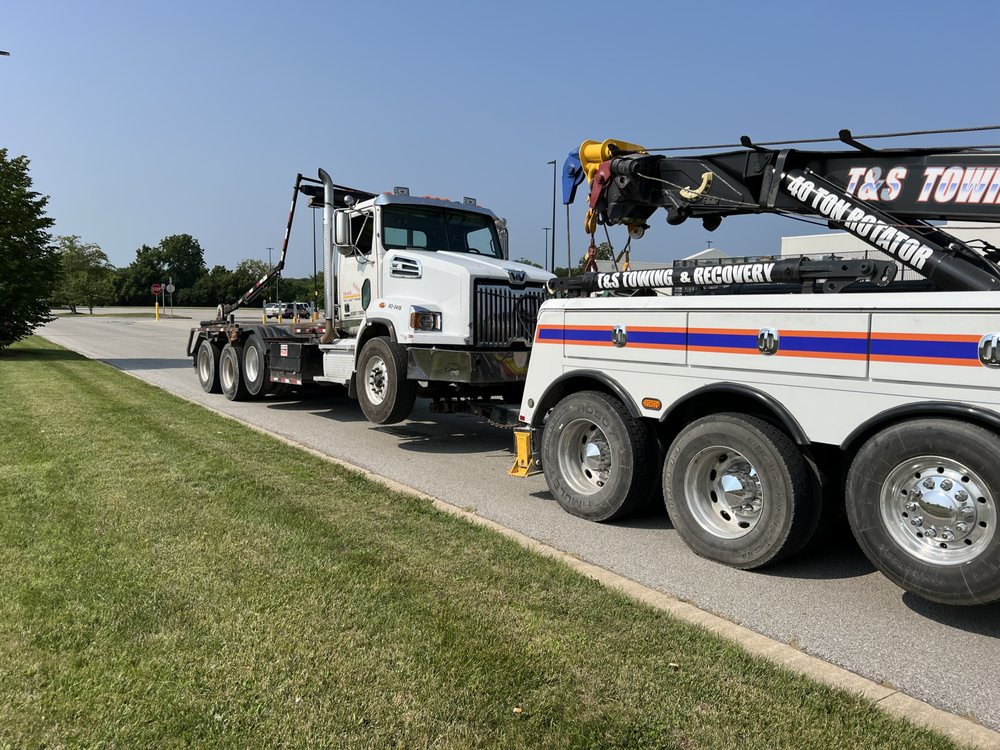 T&S TOWING & RECOVERY - Updated December 2025 - 12 Photos - 880 E 50th S, Veedersburg, Indiana ...