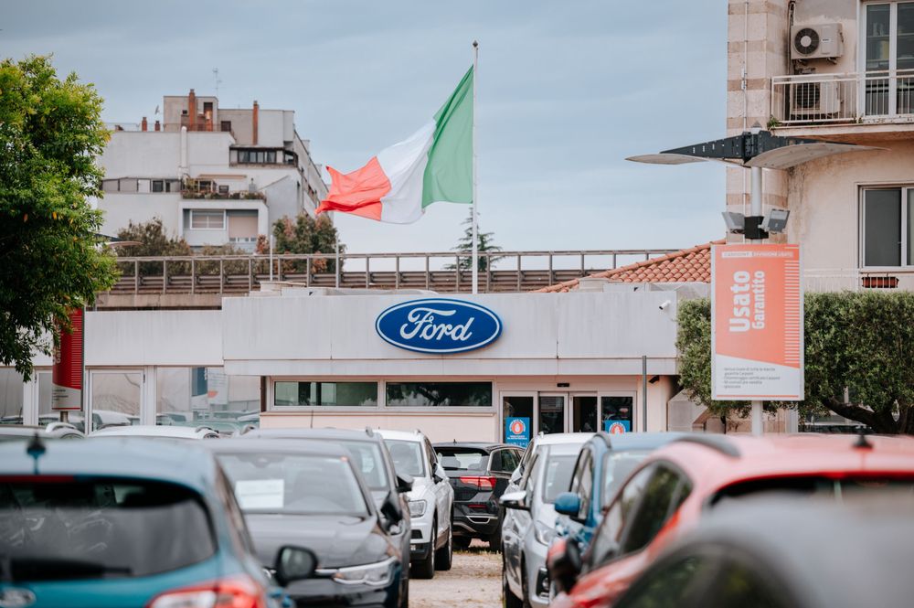 CARPOINT - 10 Photos - Via Pontina 343, Roma, Italy - Car Dealers ...