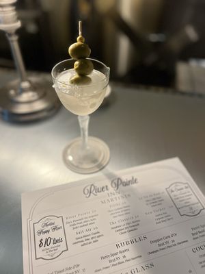 RIVER POINTE INN - Updated December 2025 - 96 Photos & 49 Reviews - 132 ...