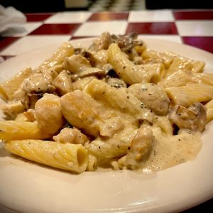 DICICCOS - Updated October 2024 - 83 Photos & 165 Reviews - 516 S I St ...