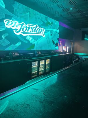 INFINITY LIVE - Updated July 2024 - 20 Photos & 19 Reviews - 7004 Smith ...