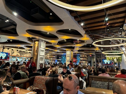 HAPPY RESTAURANT - Updated December 2025 - 111 Photos & 38 Reviews - 25 ...