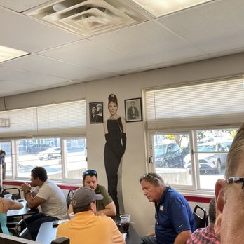 SHOWTIME DELI - Updated October 2025 - 49 Photos & 78 Reviews - 21719 ...