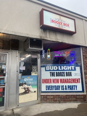 THE BOOZE BOX - Updated October 2025 - 12 Photos - 823 Farmington Ave ...