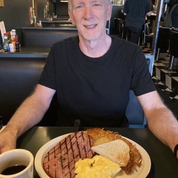 MECCA CAFE - Updated June 2024 - 551 Photos & 863 Reviews - 526 Queen ...