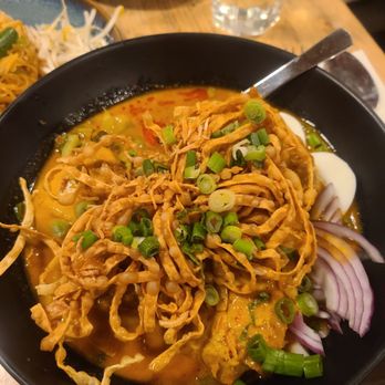 CHOMP CHOMP THAI KITCHEN - Updated June 2025 - 164 Photos & 90 Reviews ...