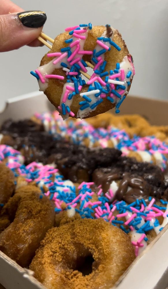 6IX DONUTZ - Updated December 2025 - 35 Photos - 83 Portland Street ...