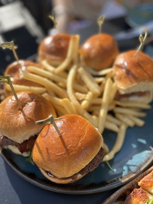 FLORA ROOFTOP BAR - Updated July 2024 - 249 Photos & 170 Reviews - 2130 ...